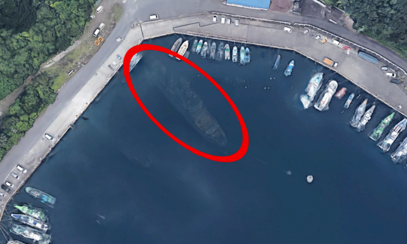 Die junge Frau findet bei Google Maps ein versunkenes Schiff – Sie will ...